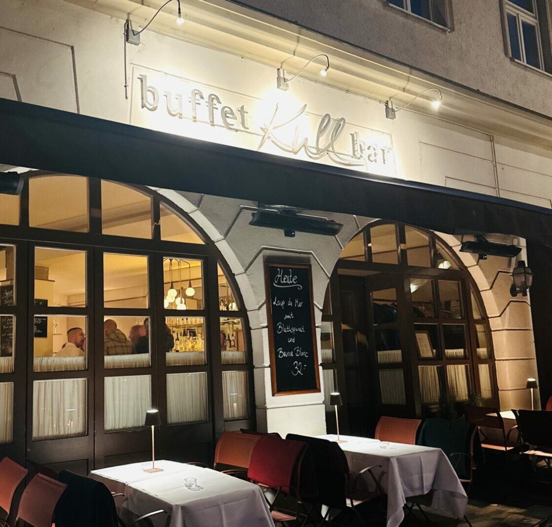 Cozy, classy & viel mehr als Coq au Vin - Buffet Kull - Mr. Food ...